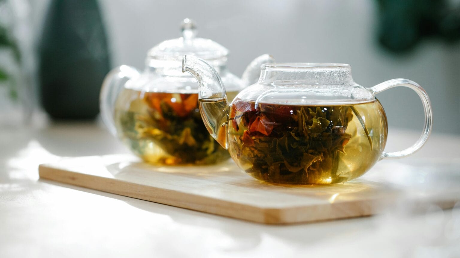 What Are Herbal Infusions: 5 Major Types & Health Benefits
